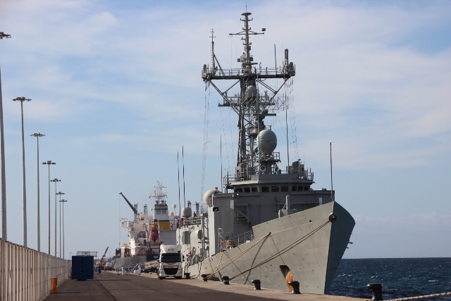 Recala en Lanzarote la fragata “Santa María” durante las maniobras ...